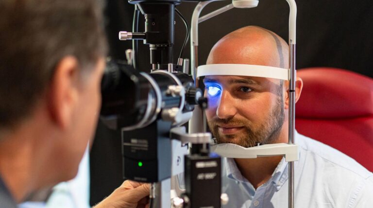 How Does Laser Eye Surgery Work In The UK? - EuroEyes